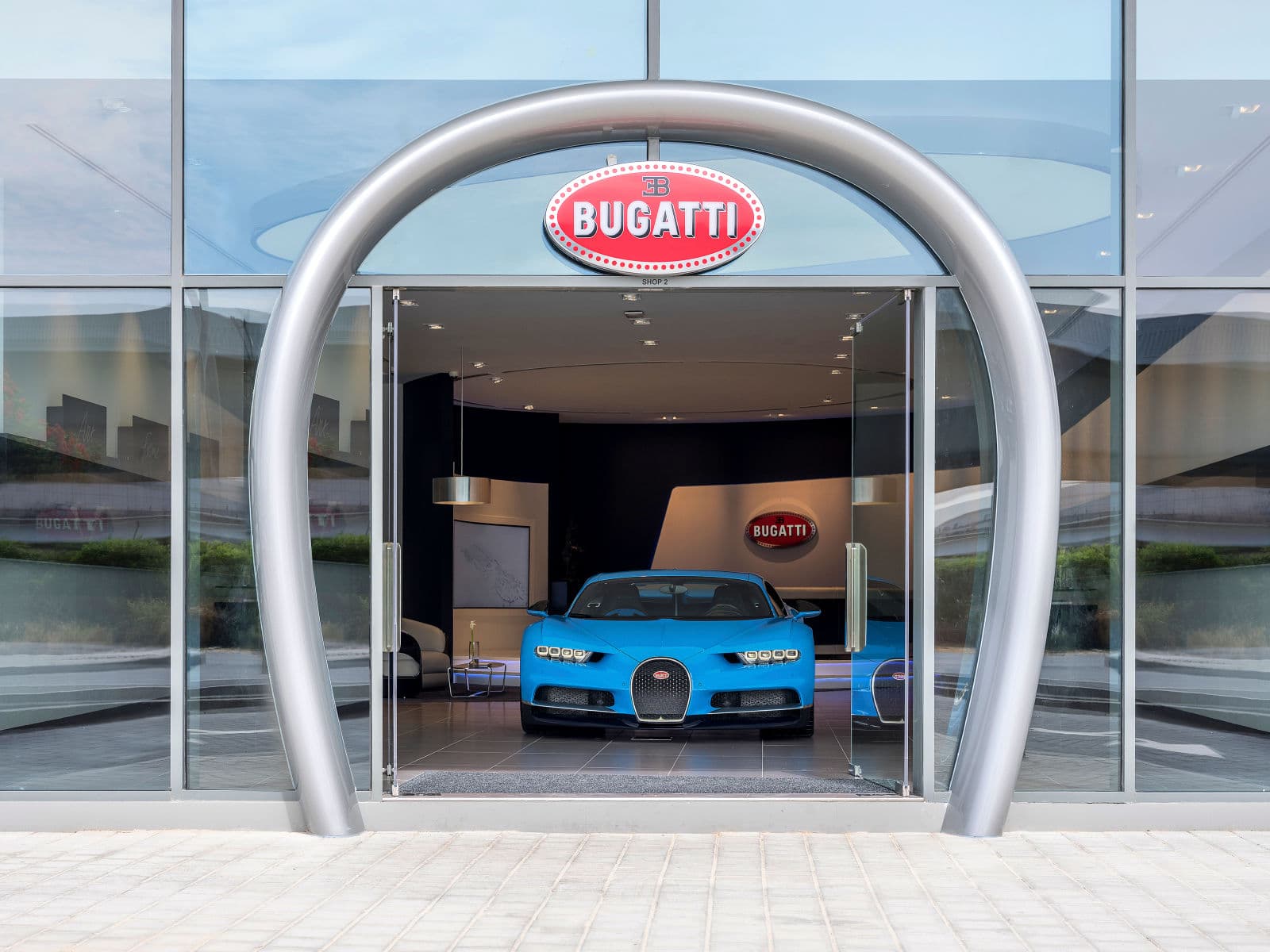 Bugatti inaugurates the brand’s largest showroom in Dubai – Bugatti ...